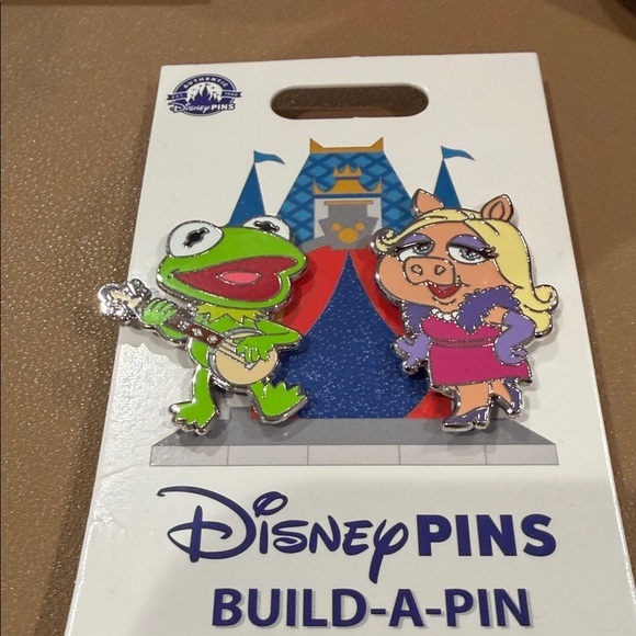 Disney | Accessories | Disney Colorful Kermit And Miss Piggy Pins ...